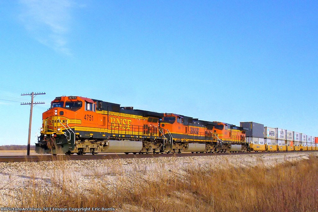 BNSF 4751 westbound
